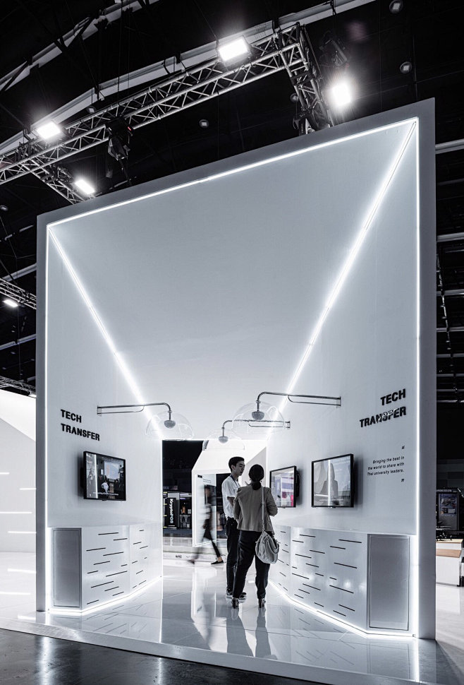 19_12_futuristic Technology Exhibition Design booth design