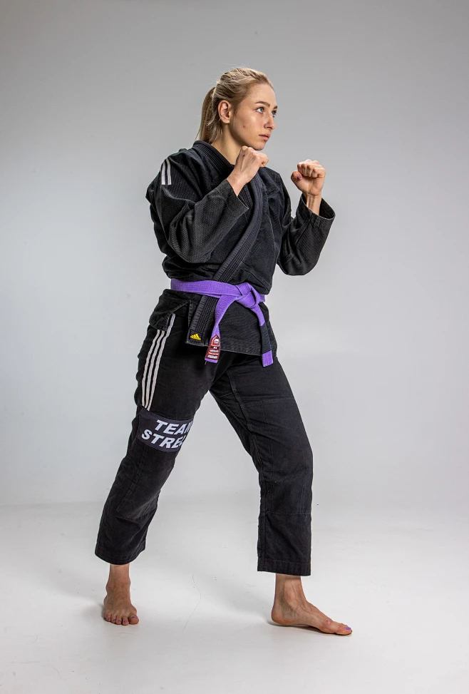 girl fighter action pose-42-花瓣网