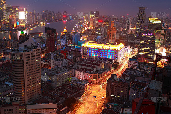 航拍上海外滩夜景天际线