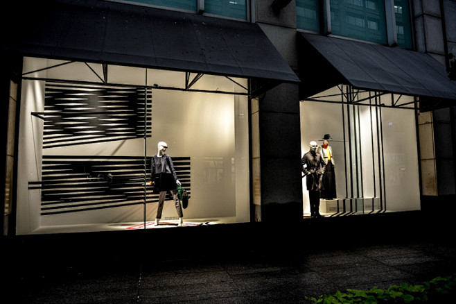 Holt-Renfrew-windows-Toronto-08