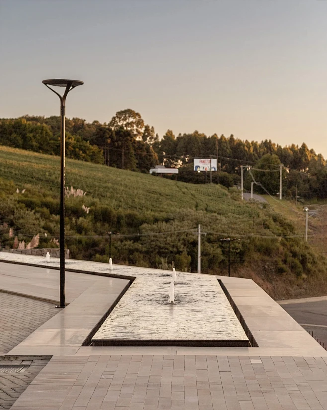 巴西 · 工厂户外空间优化设计 / naE – mooool木藕设计网-花瓣网