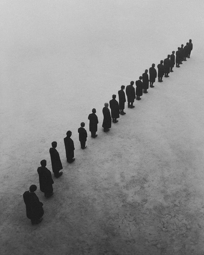 正常的人©Marcus Wallinder " 真正无药可救的精神病患者 是那些看上去很正常的人 ⋯⋯ 他们非常适应我们的生存模式， 因为他们 ...