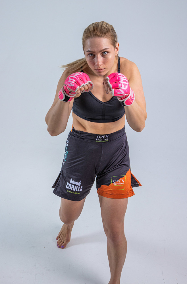 girl fighter action pose-937