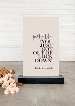 迎宾指示牌排版-花瓣网|陪你做生活的设计师 | 微商邀请函海报-源文件