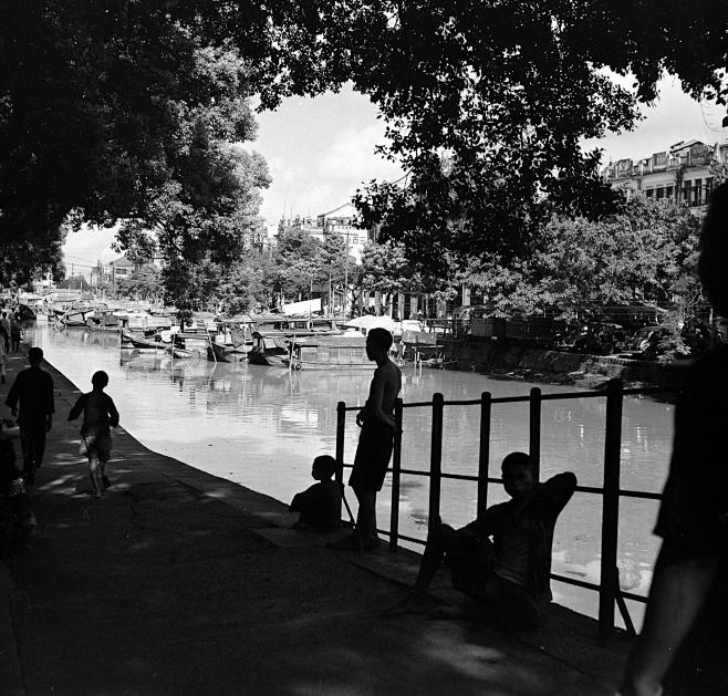 伯恩斯的中国摄影集.By Jack Birns.美国生活杂志.1947至1949年.带英文书签_页面_0344