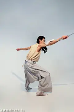 Sebastian - Bodybuilder by ArtistReferences-花瓣网