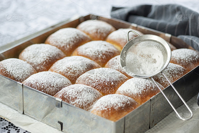 Sweet bread rolls with powdered sugar on top