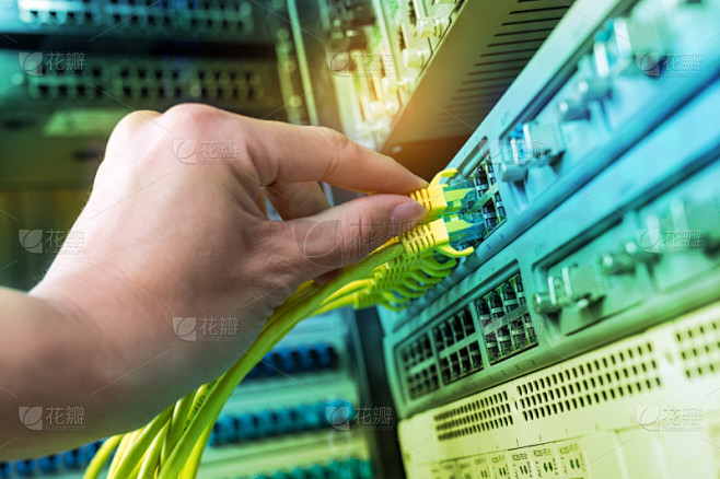 网络服务器,计算机网络,hubcap,男人,纤维光学,开关,路由器,行政人员,有线的,调制解调器