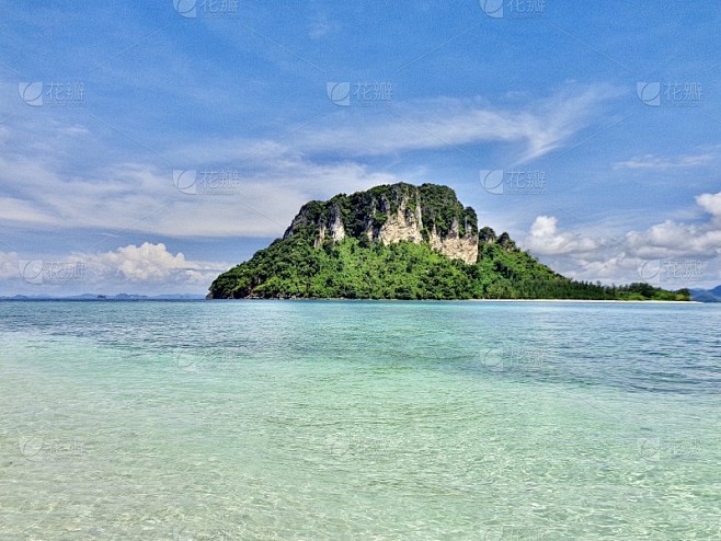 Ko Poda是泰国西海岸的一个岛屿，位于甲米省，距离Ao Nang大约8公里(5英里)。