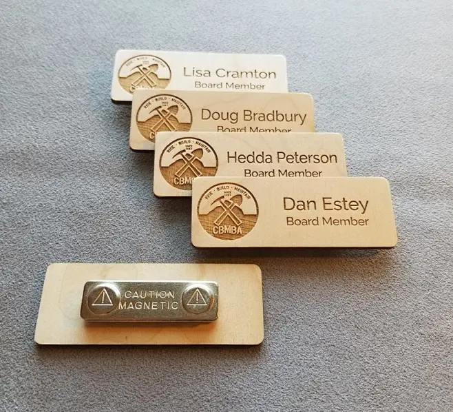 Engraved wood name badges with magnetic fasteners image 8-花瓣网