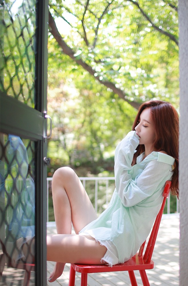 女性坐姿照片人体结构参考来自cgbook.cn (1683)