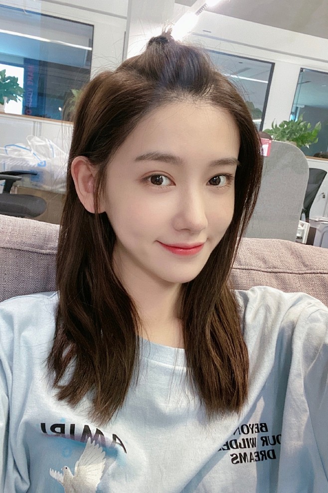 李沐宸清新甜美自拍图片