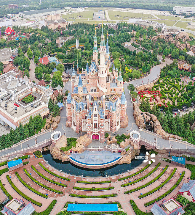 航拍上海迪士尼乐园景观—奇幻童话城堡正版图片素材