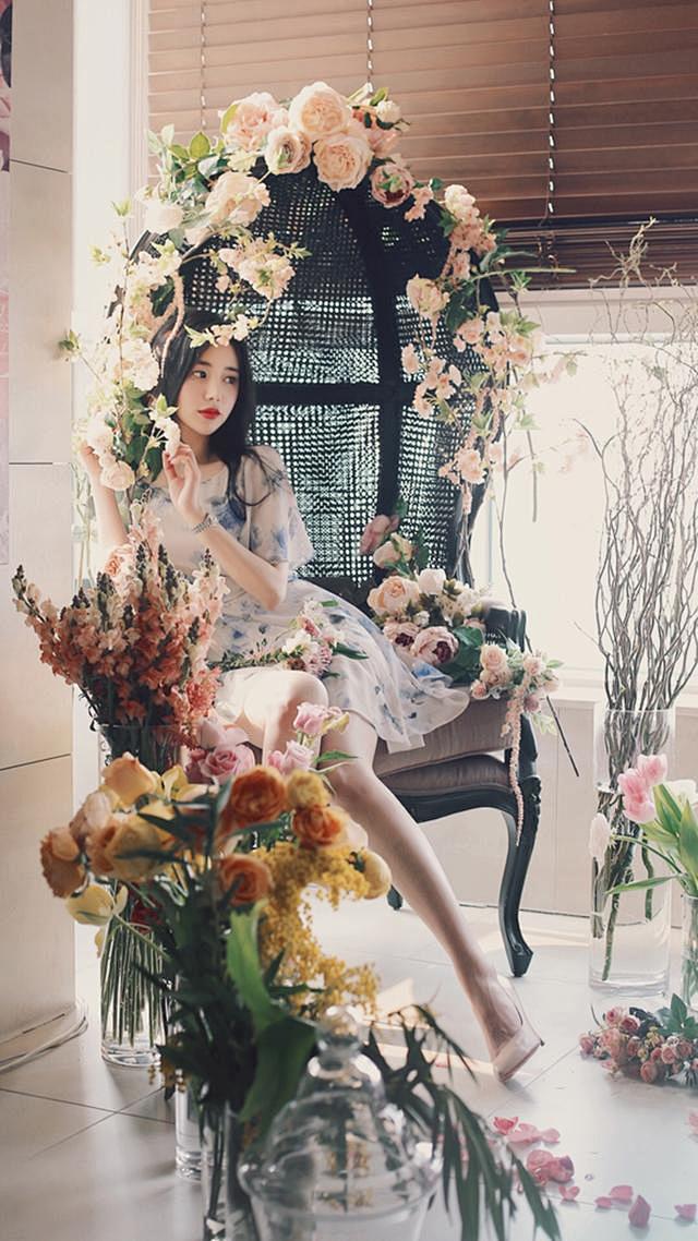 女性坐姿照片人体结构参考来自cgbook.cn (51)