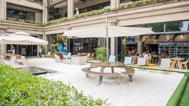 冬日暖阳，不如一杯咖啡 | 第三站·DNA Cafe（愚园路店） : 感拍 ｜ 带你有感而拍这个冬日，感拍开设了属于摄影爱好者的线下活动，交流 ...