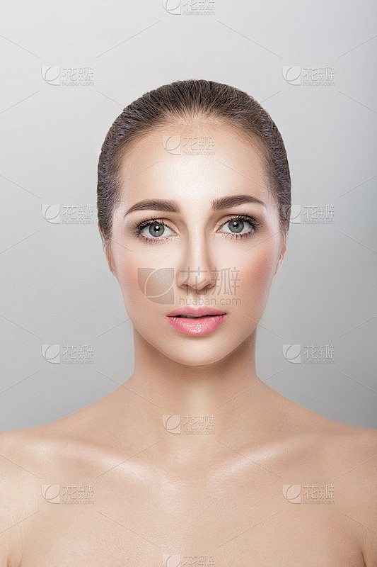 美丽女人的正面肖像