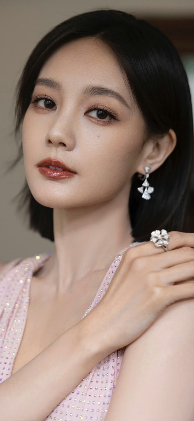 李一桐 采集@别致的七