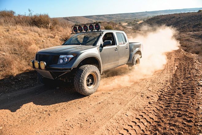 02-Nissan-Frontier-SE