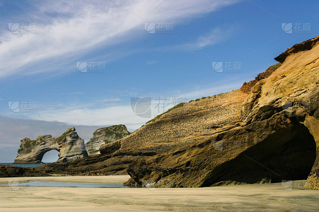 新西兰瓦拉里基海滩。拱门群岛的岩石