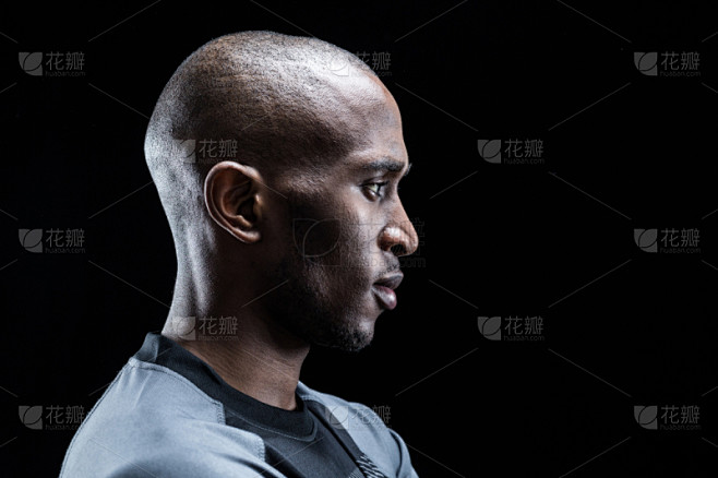 橄榄球,侧面像,水平画幅,非裔美国人,运动员,男性,不看镜头,黑色背景,青年人,运动