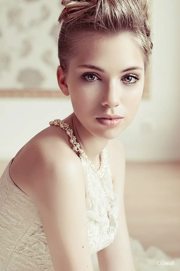 CGwall游戏原画网站_气质美女正面头像-花瓣网