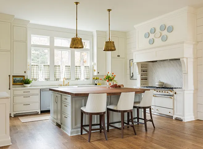 Inspiration for a large farmhouse single-wall medium tone wood floor ...