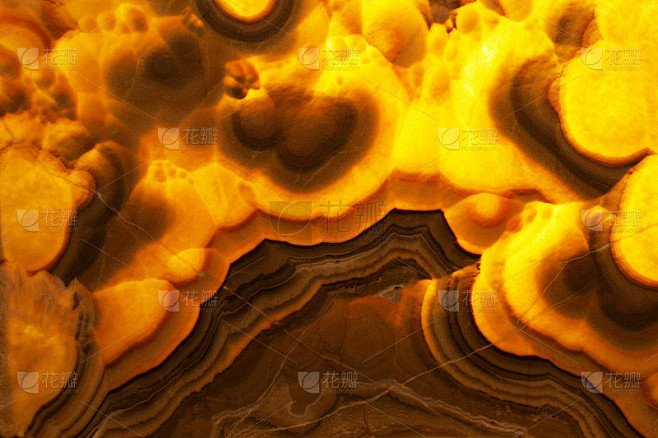 淡黄色和棕色的缟玛瑙大理石背景