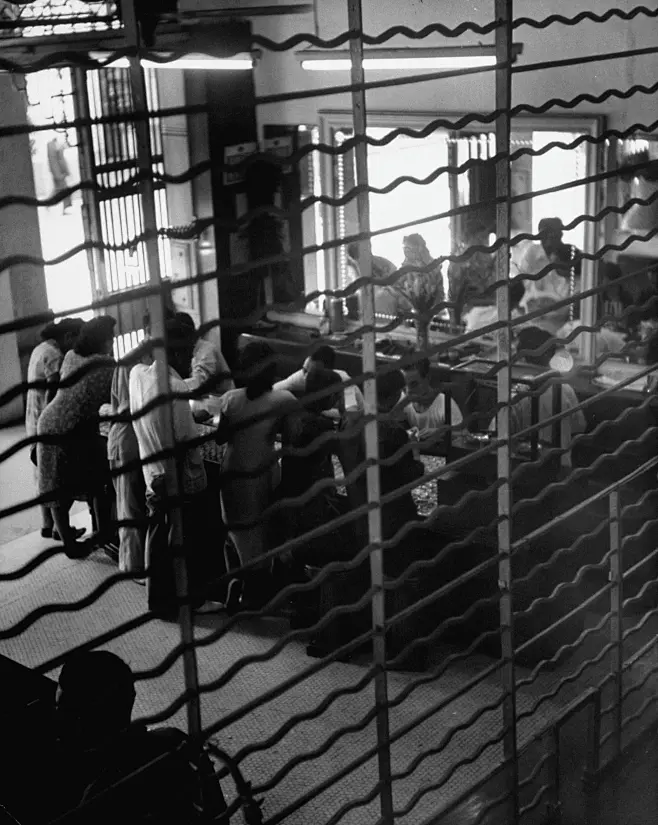 伯恩斯的中国摄影集.By Jack Birns.美国生活杂志.1947至1949年.带英文书签_页面_0214-花瓣网