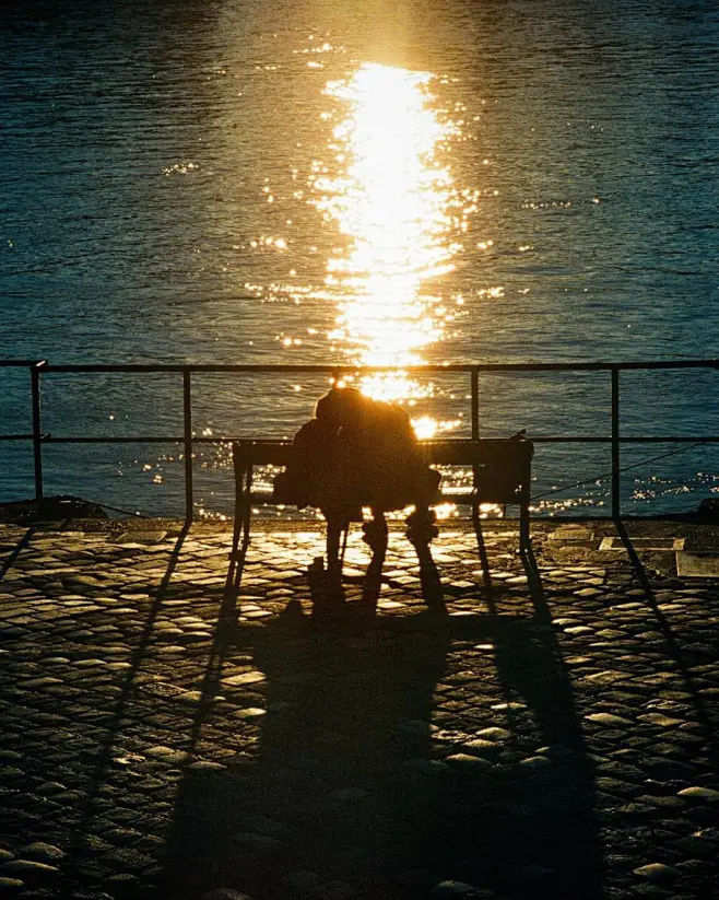 迷人的胶片影像， Peter Varsics镜头里布达佩斯街头的浪漫 - 街头人文 - CNU视觉联盟-花瓣网