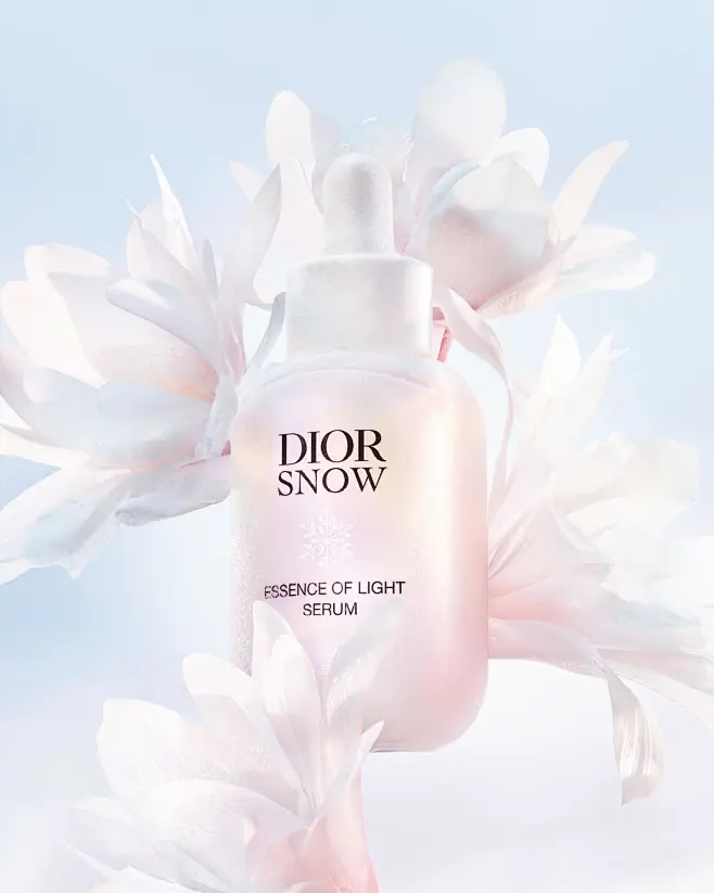 Discover the new Diorsnow Essence of Light Serum, an expert formula ...