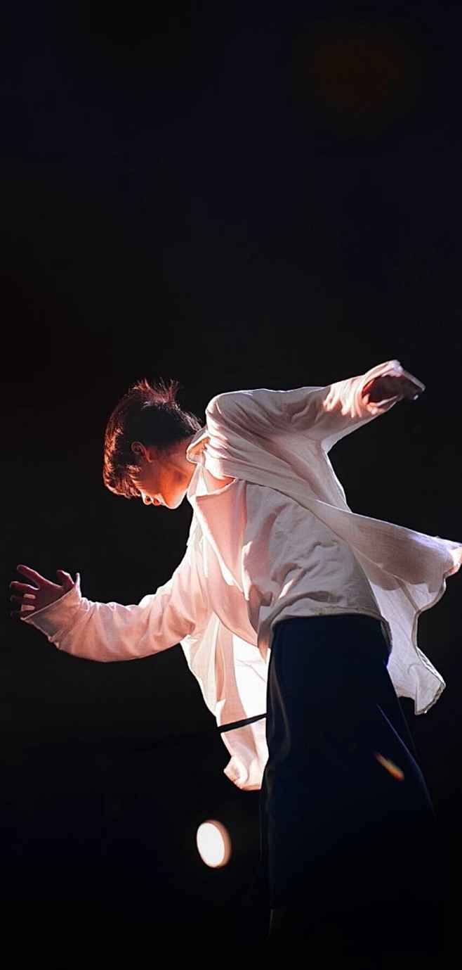 王一博“像阳光那样”2023年东方卫视跨年舞蹈