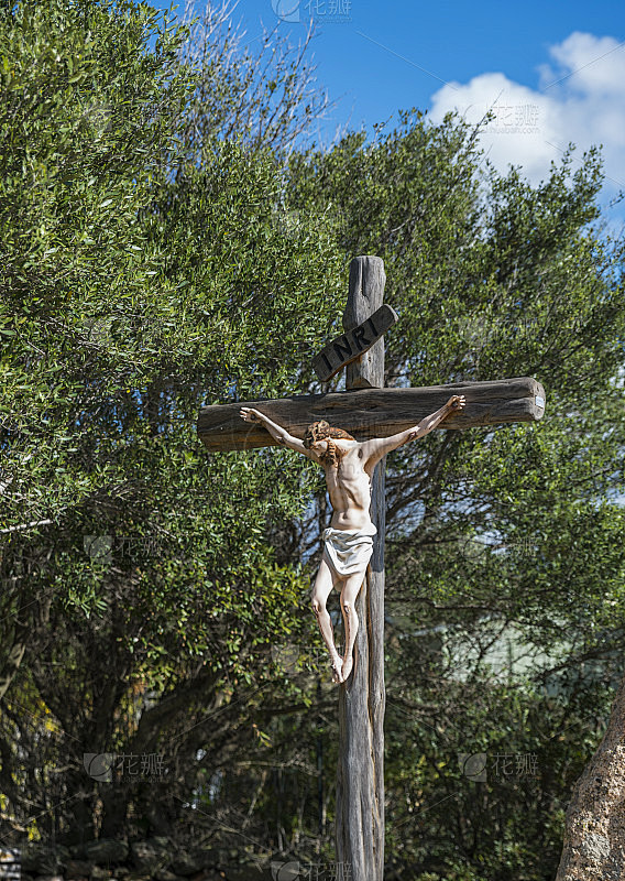 耶稣基督被钉在十字架上