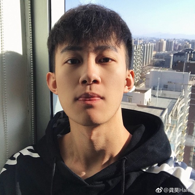 20岁校草帅哥龚昊超帅生活照(5)