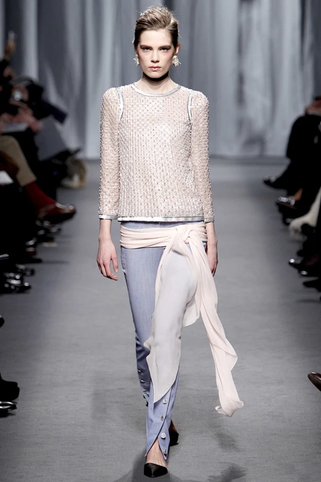 Chanel Spring 2011 Couture Fashion Show : The complete Chanel Spring ...