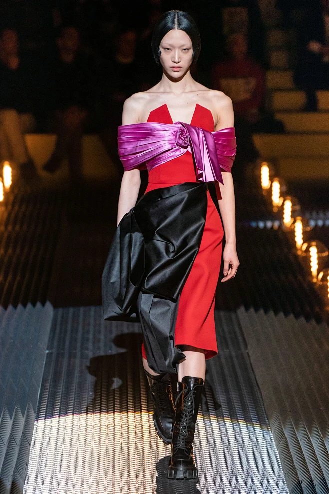 Prada Fall 2019 Ready-to-Wear Fashion Show : The complete Prada Fall ...