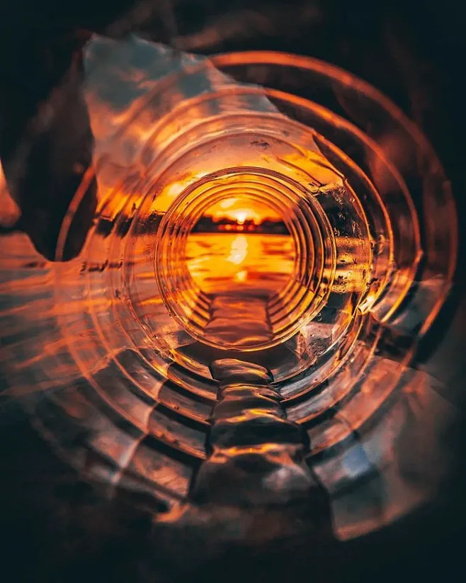 Photographer Reveals How He Takes Amazing Photos Using Everyday Objects ...