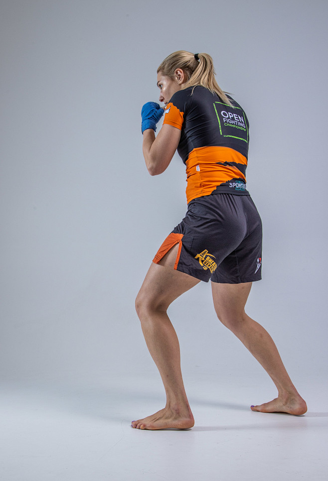girl fighter action pose-493