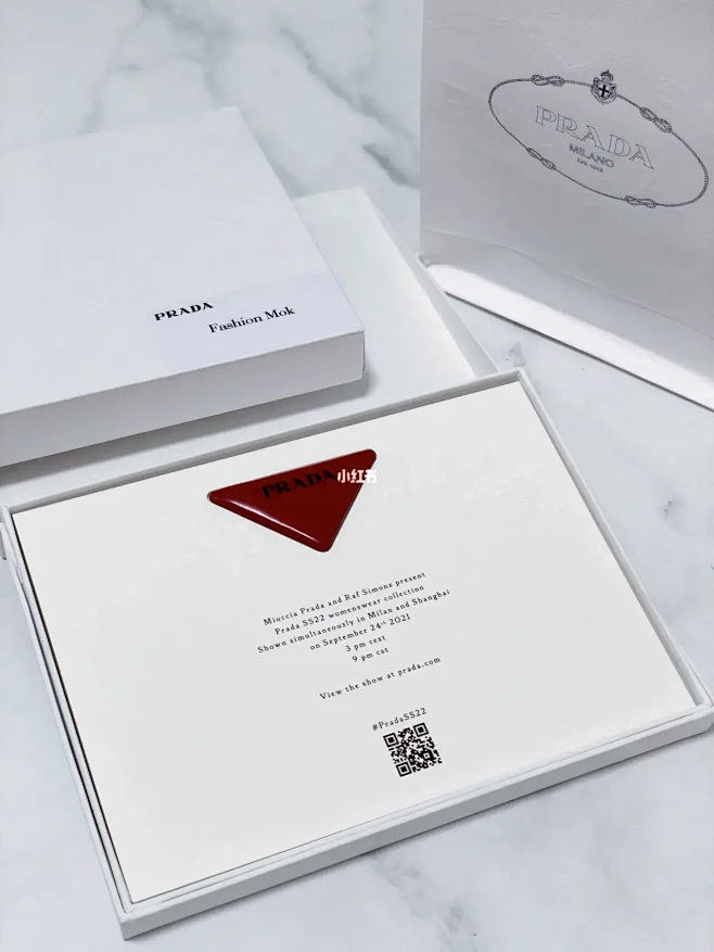 收到PRADA邀请函！和蔡徐坤一起看秀