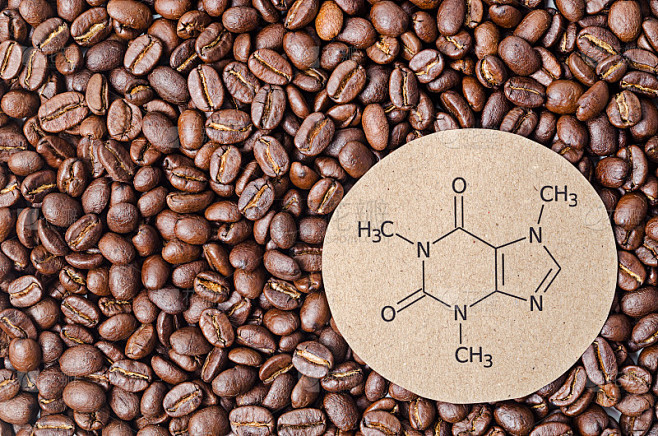 咖啡因分子与烘培咖啡豆的结构式。