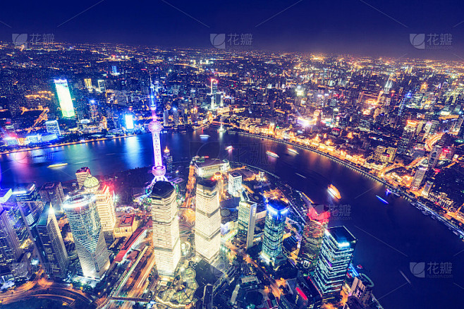 上海陆家嘴金融区夜间鸟瞰图