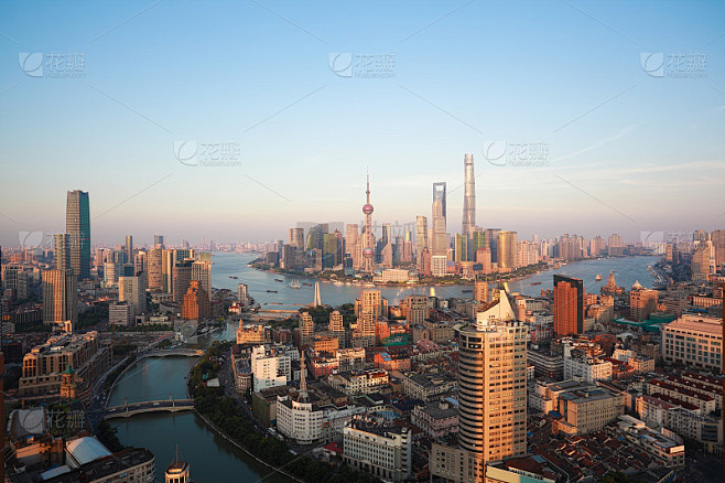 航拍鸟瞰上海外滩地标建筑背景下的夜景