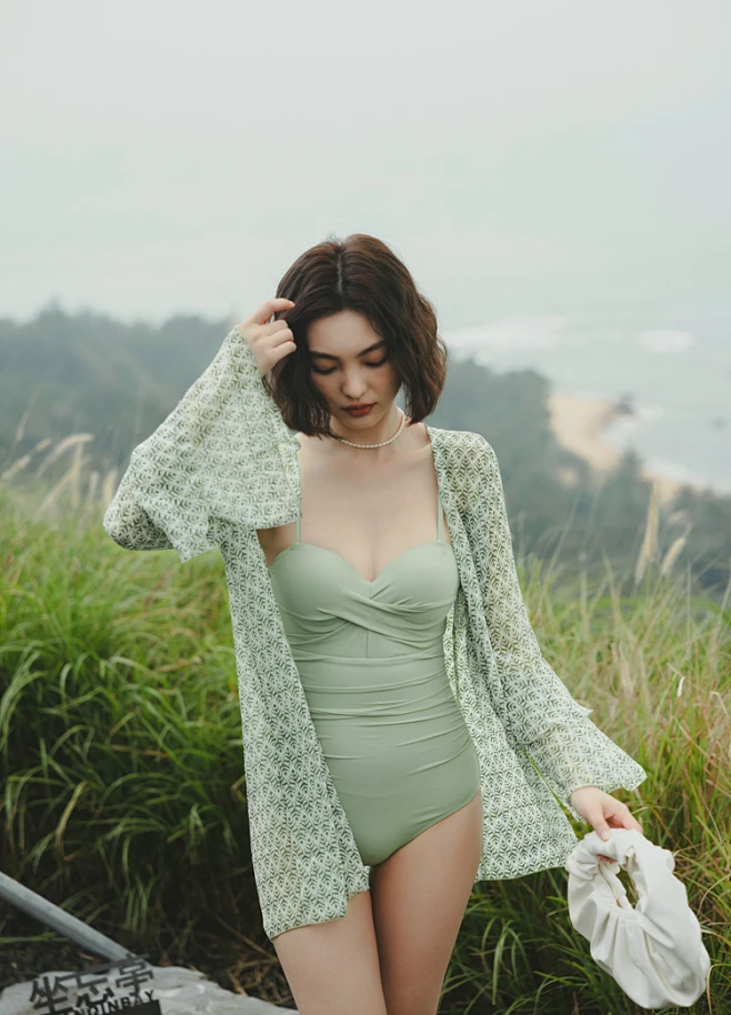 亦美珊泳衣女连体两件套2022年新款小胸聚拢度假韩国ins风游泳衣-tmall.com天猫-花瓣网