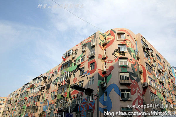 实拍青岛别出心裁涂鸦楼一条街, 刘星云旅游攻略