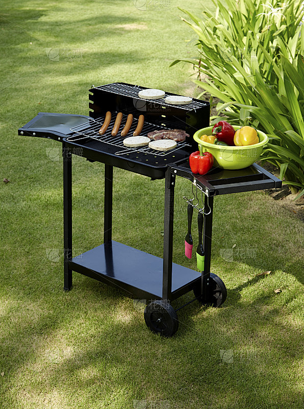 花园里有烧烤架