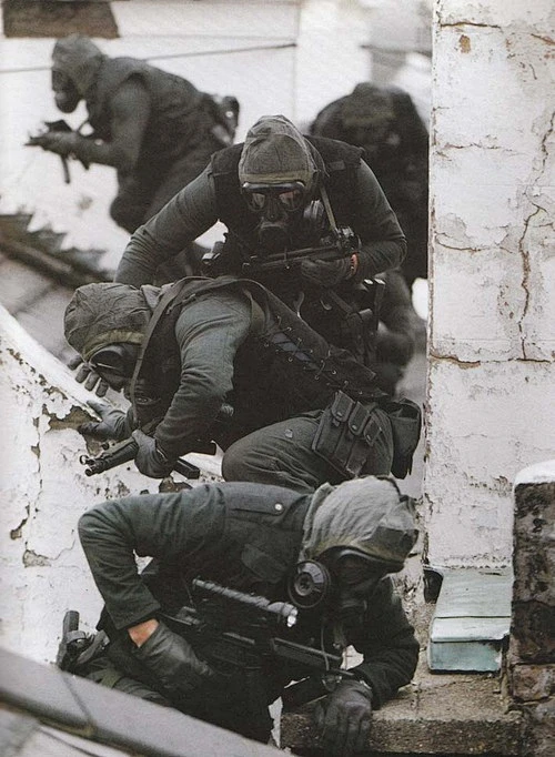 datteowww: militaryarmament: The British SAS during the Iranian embassy ...