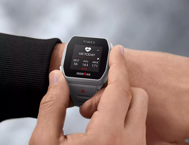 Timex Introduces its First Smart Watch: The Ironman R300 at werd.com-花瓣网
