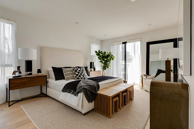 Example of a trendy bedroom design in Los Angeles-花瓣网
