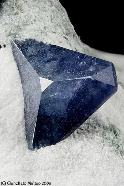benitoite. hexagonal ditrigonal dipyramidal | GEMS - Benitoite@北坤人素材-花瓣网