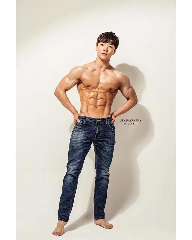 肌肉男照片人体结构参考来自cgbook.cn (1285)-花瓣网