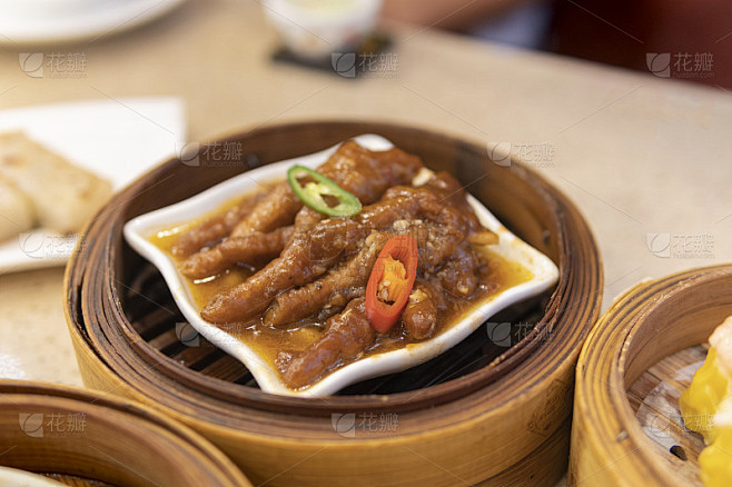 广东dum sum餐厅的名字叫Chicken feet in soy sauce